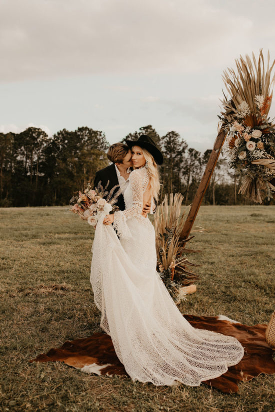 Florida Western Boho Styled Shoot - westernweddingmagazine.com