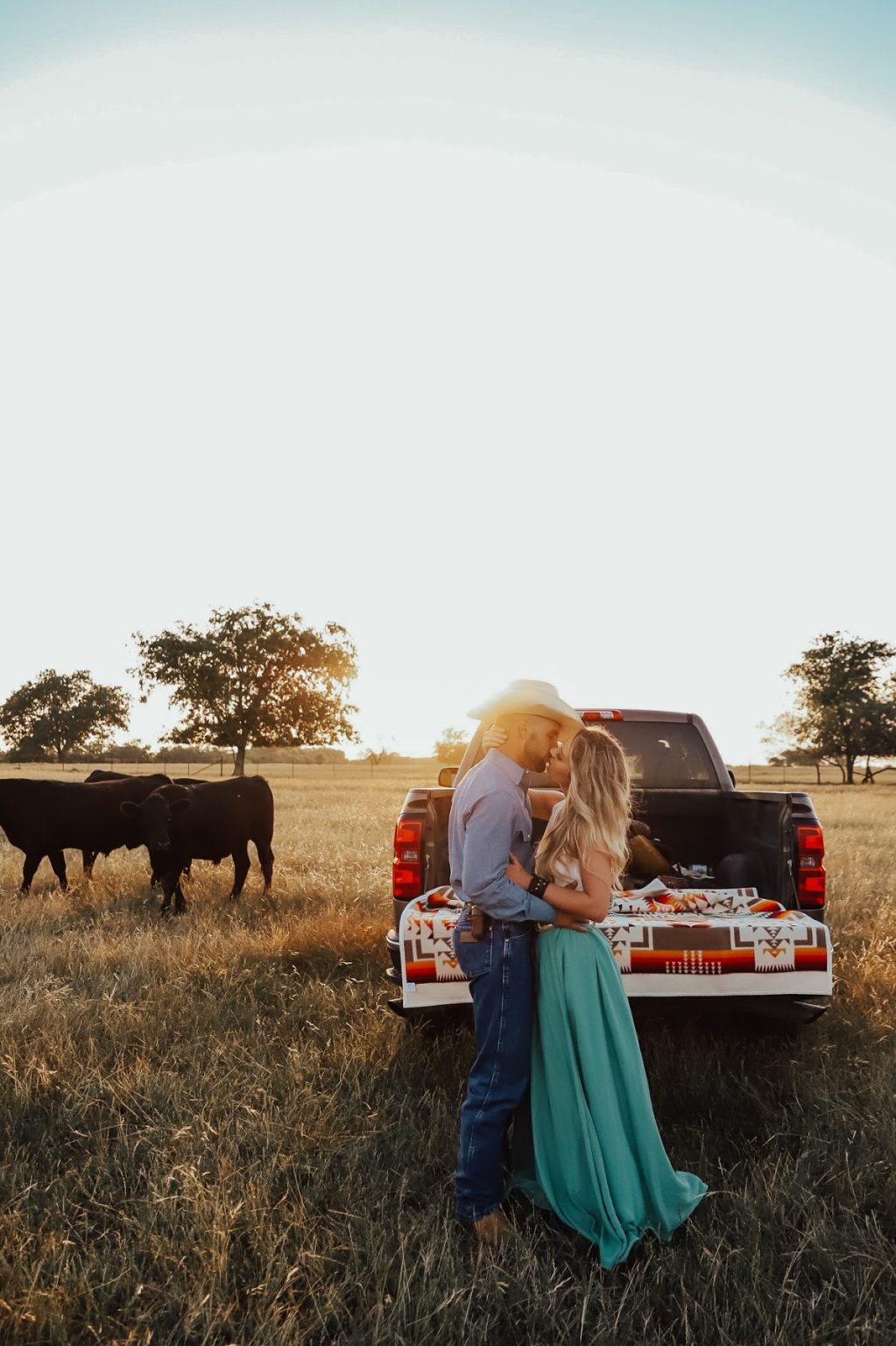 Summer Engagement | Jessica + Jake - westernweddingmagazine.com
