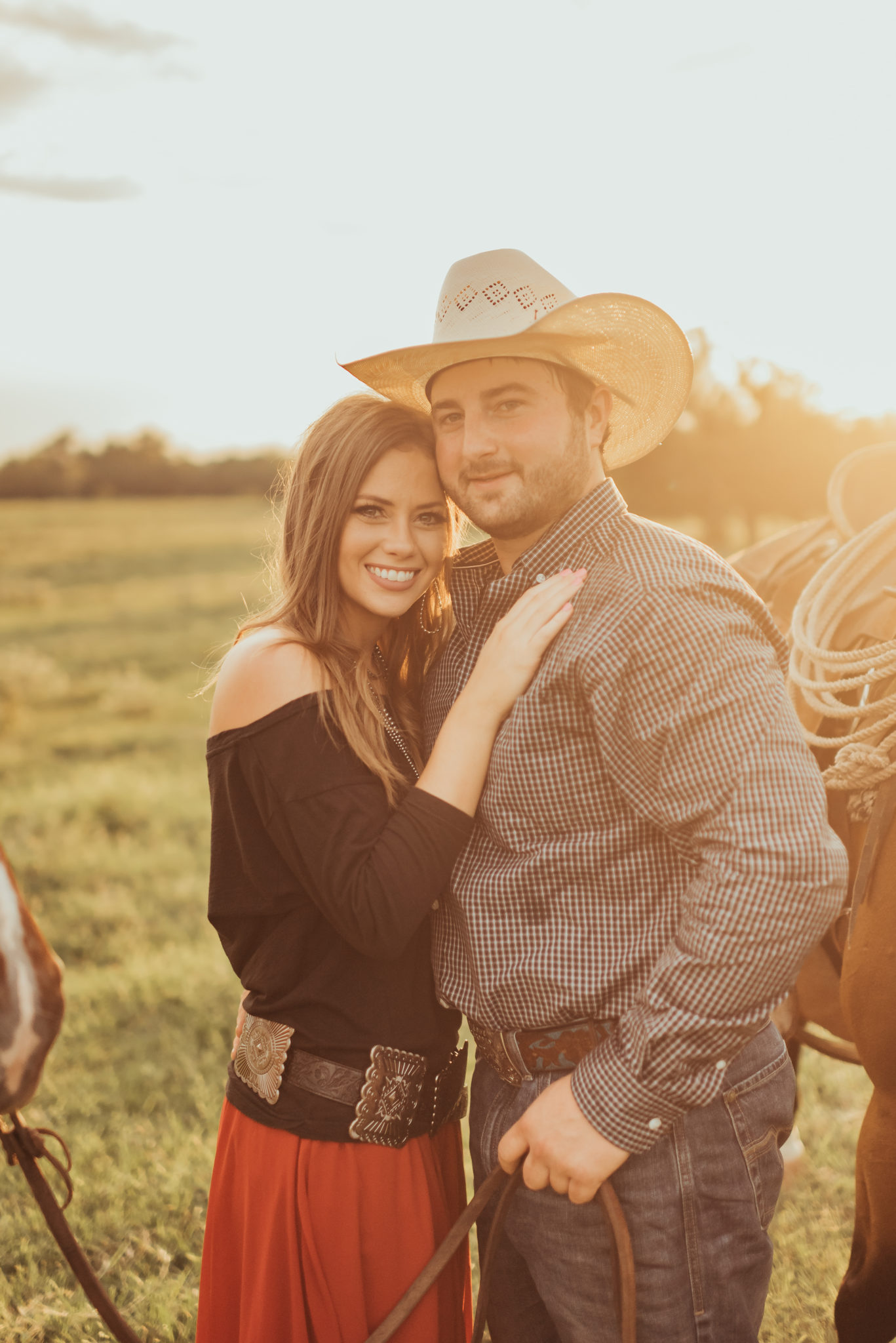 Texas Engagement Session | ASHLEY + AUSTIN - westernweddingmagazine.com