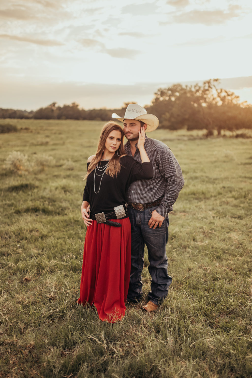 Texas Engagement Session | ASHLEY + AUSTIN - westernweddingmagazine.com