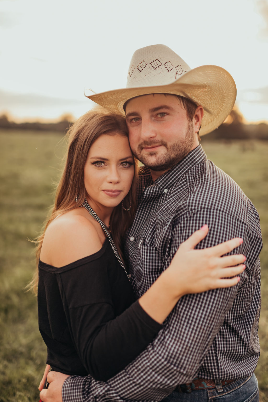 Texas Engagement Session | ASHLEY + AUSTIN - westernweddingmagazine.com
