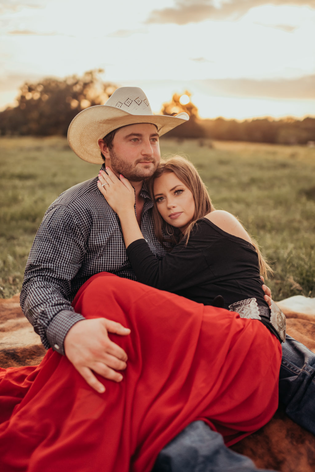 Texas Engagement Session | ASHLEY + AUSTIN - westernweddingmagazine.com