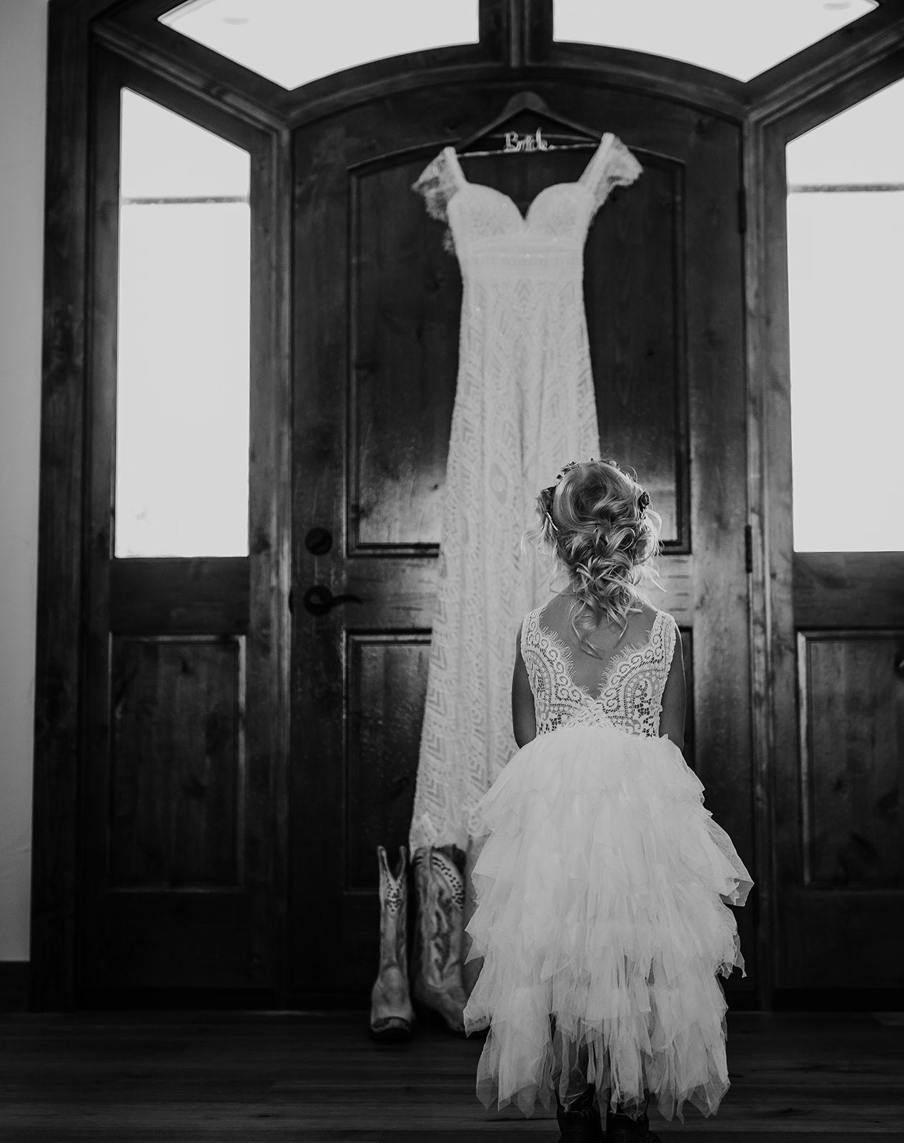 KANSAS RANCH WEDDING| Kayla + Ransom - westernweddingmagazine.com