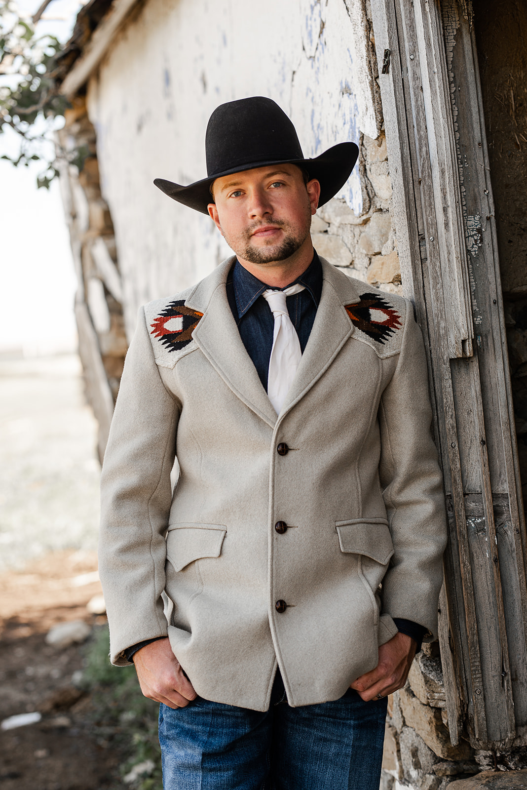 Cowboy coats that stand out from the crowd - westernweddingmagazine.com