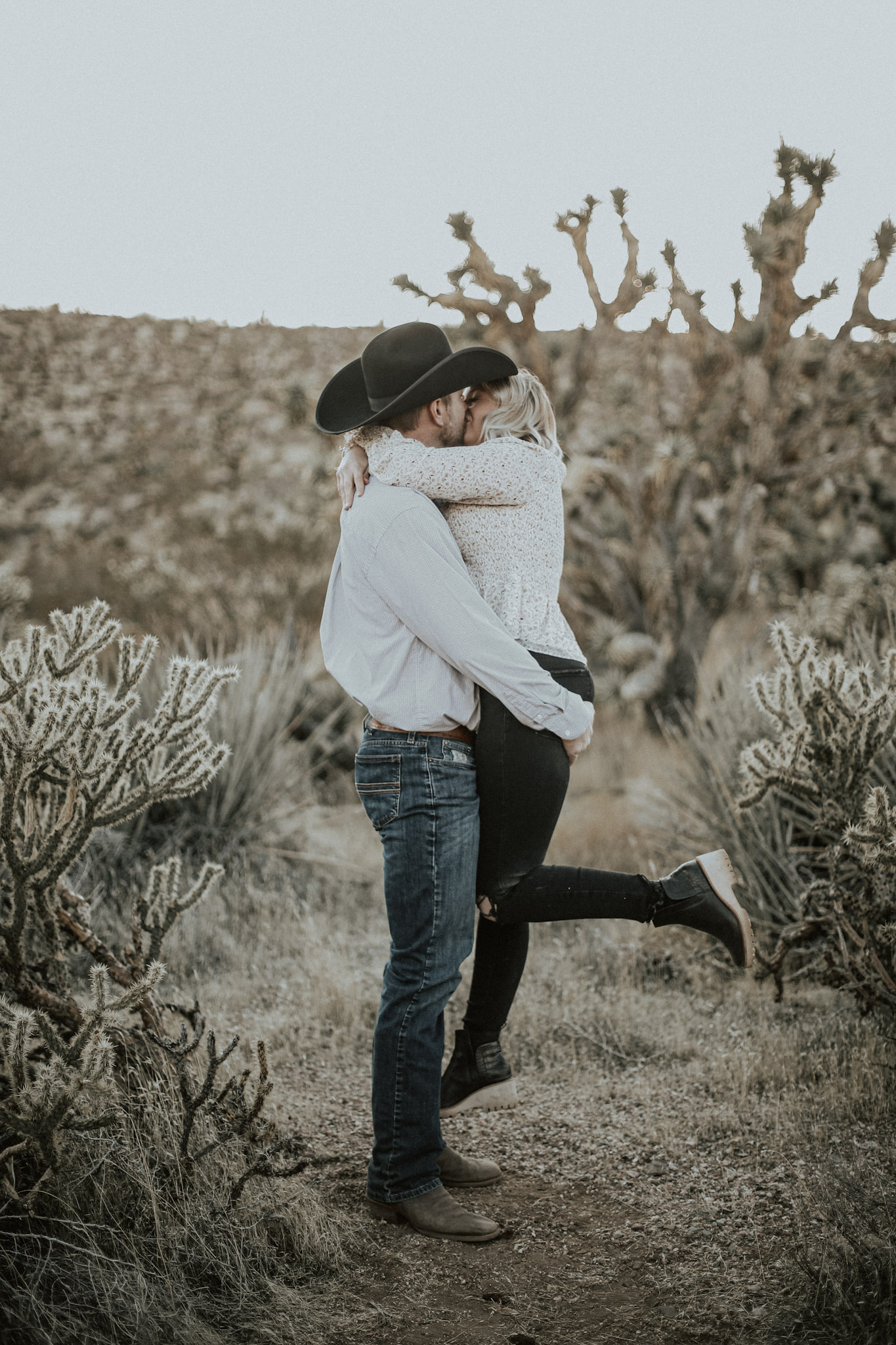 COWBOY PROPOSAL| KYRA + TY - westernweddingmagazine.com