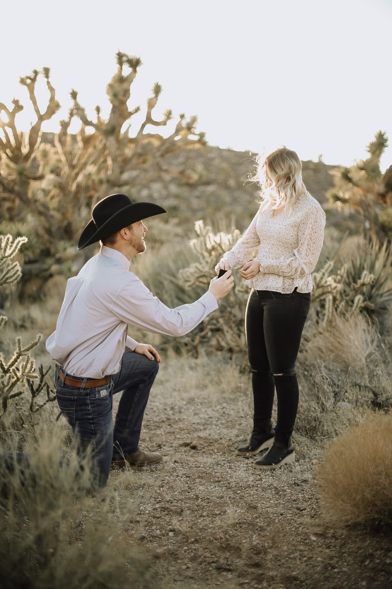 COWBOY PROPOSAL| KYRA + TY - westernweddingmagazine.com