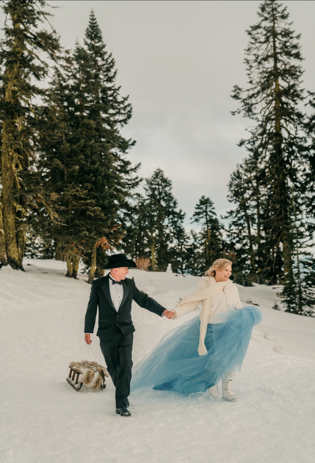ROLAND + STACEY| NEW YEARS DAY WEDDING - westernweddingmagazine.com