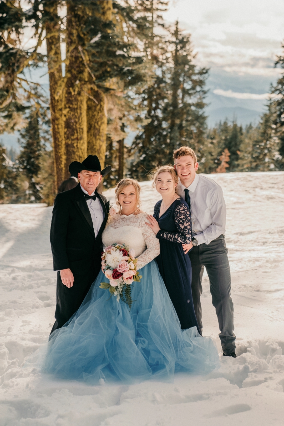ROLAND + STACEY| NEW YEARS DAY WEDDING - westernweddingmagazine.com