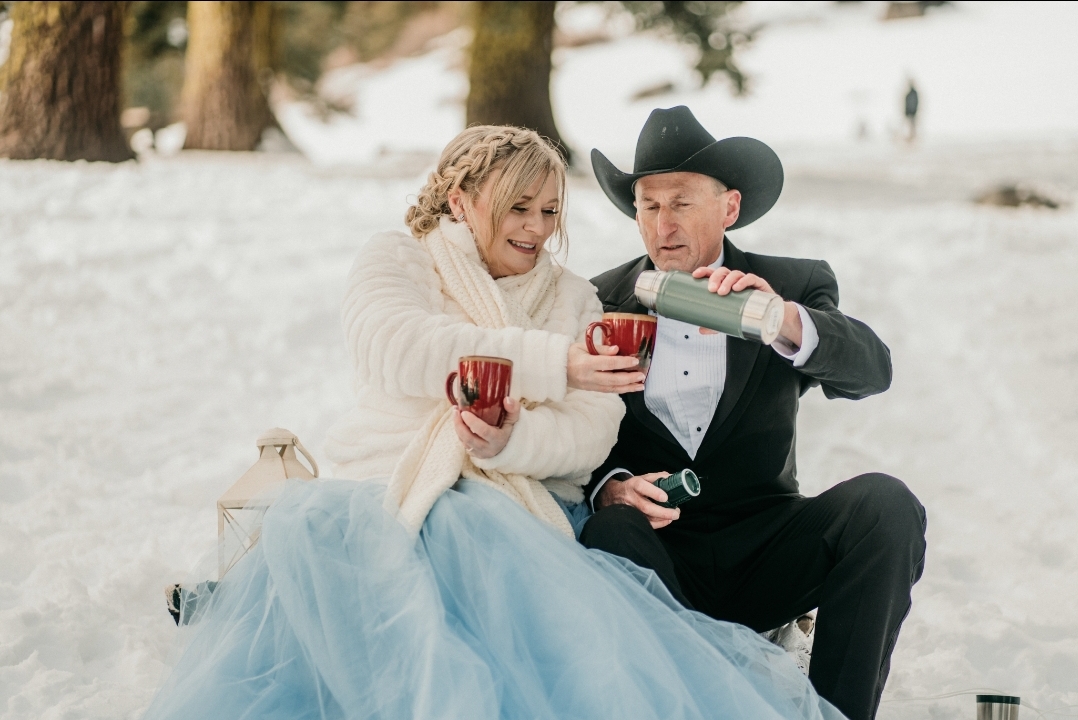 ROLAND + STACEY| NEW YEARS DAY WEDDING - westernweddingmagazine.com