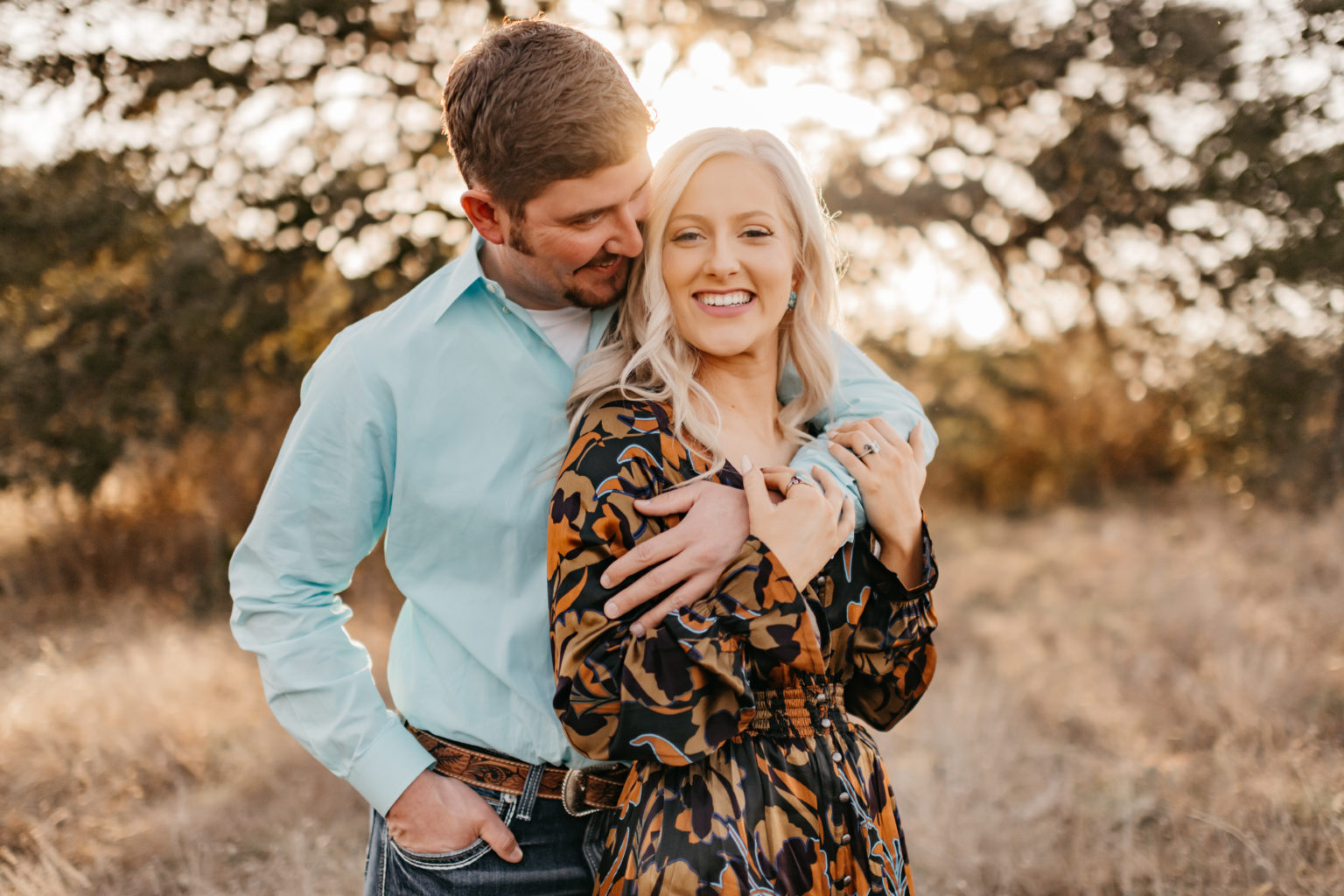 ALISHA + EASTON | ENGAGEMENT - westernweddingmagazine.com
