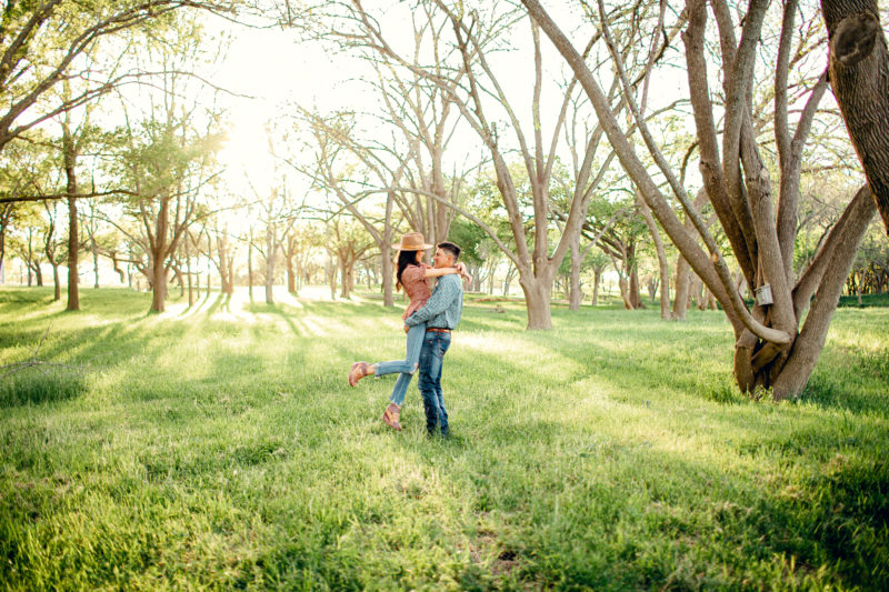 JESSICA + PATRICK | TEXAS ENGAGEMENT - westernweddingmagazine.com