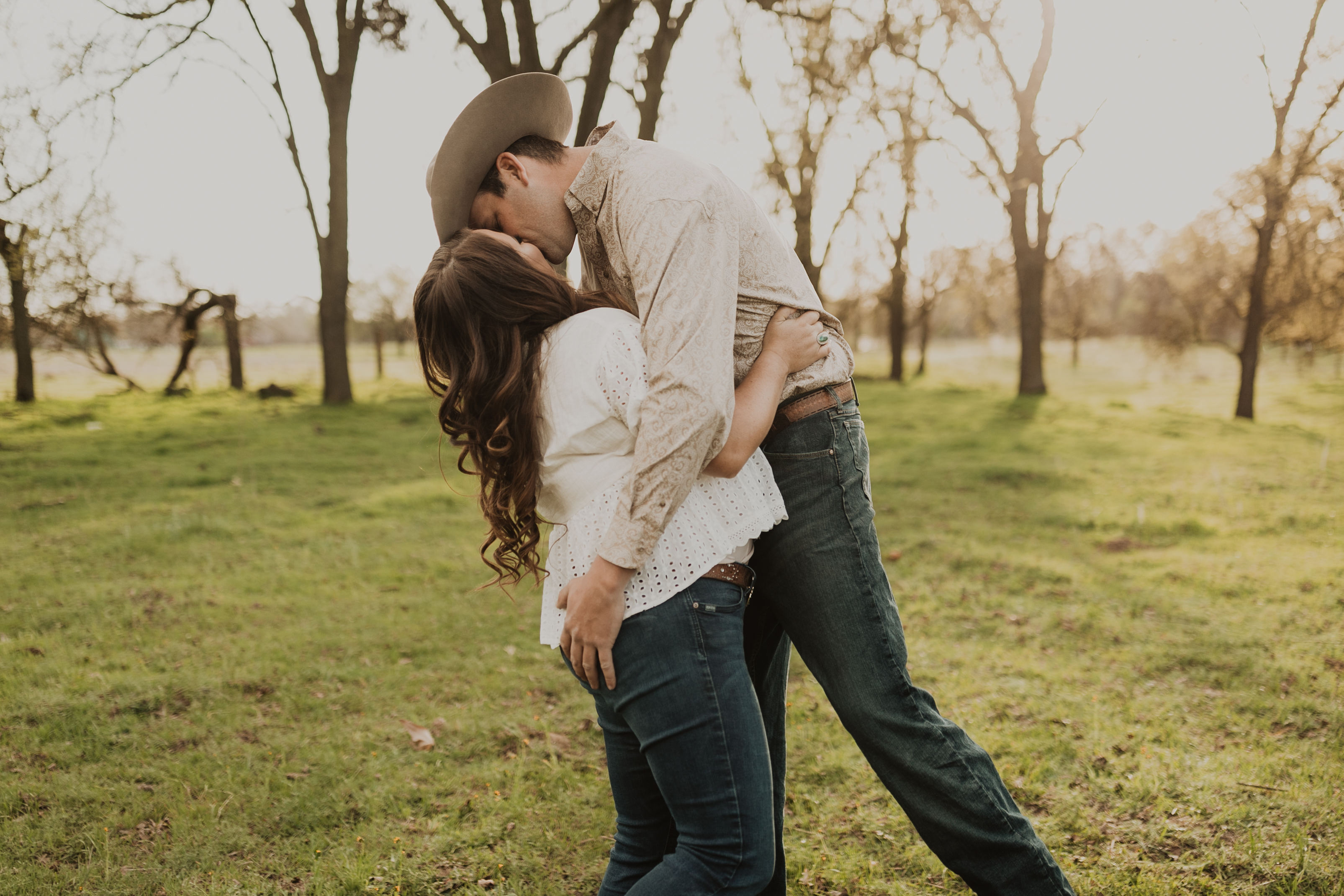 GRACE + BLAKE | ENGAGEMENT - westernweddingmagazine.com
