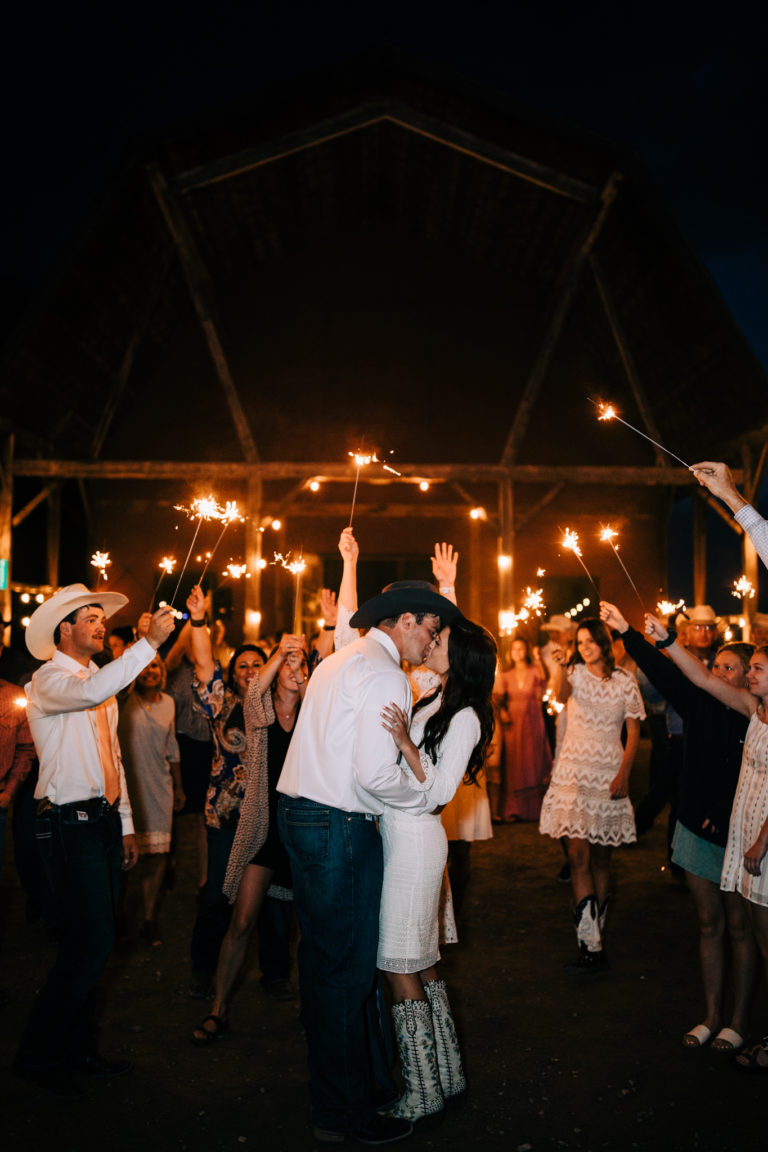 SHILEY + CARSON | WEDDING - westernweddingmagazine.com