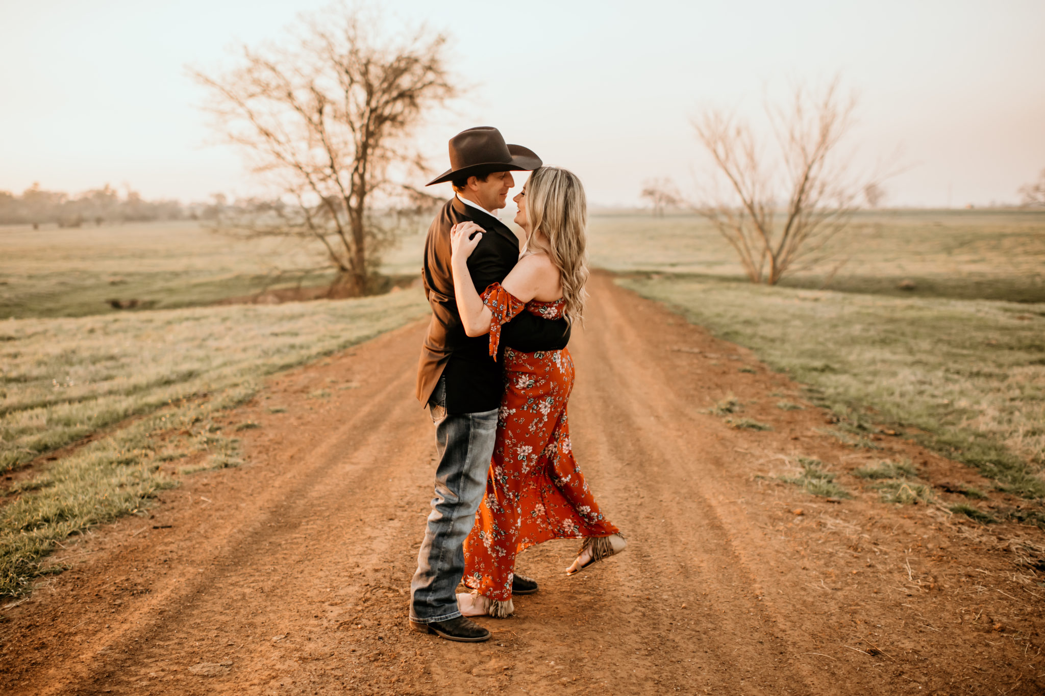 LAYNE + CARTER | ENGAGEMENTS - westernweddingmagazine.com
