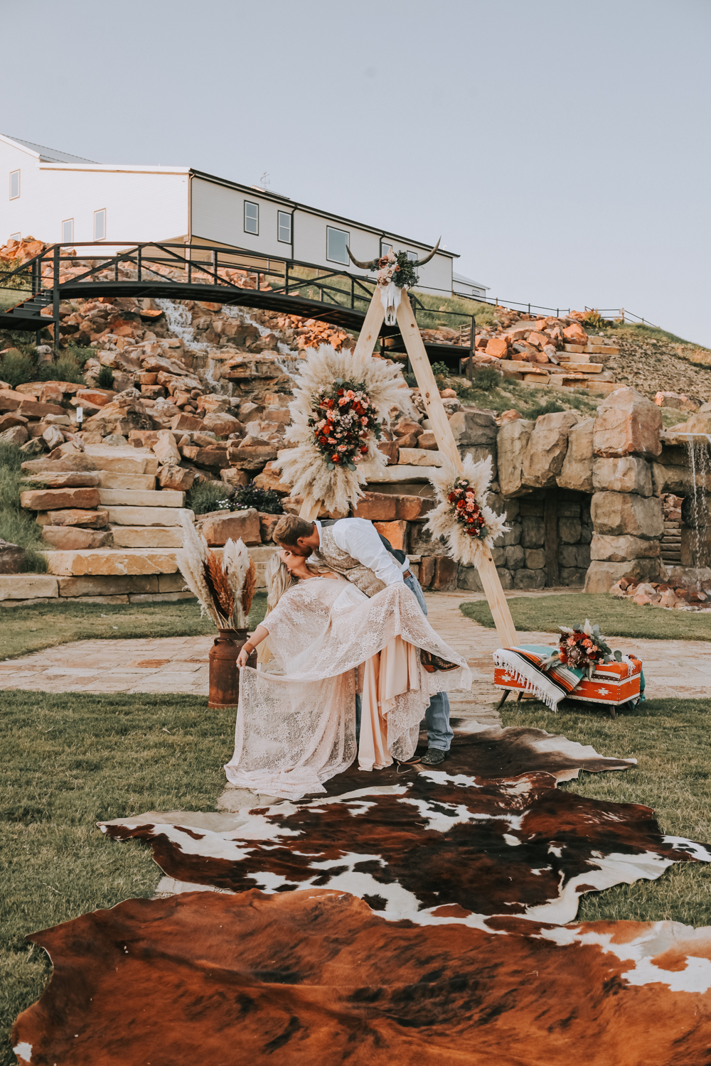 KADEL + KAYLA | STYLED SHOOT - westernweddingmagazine.com