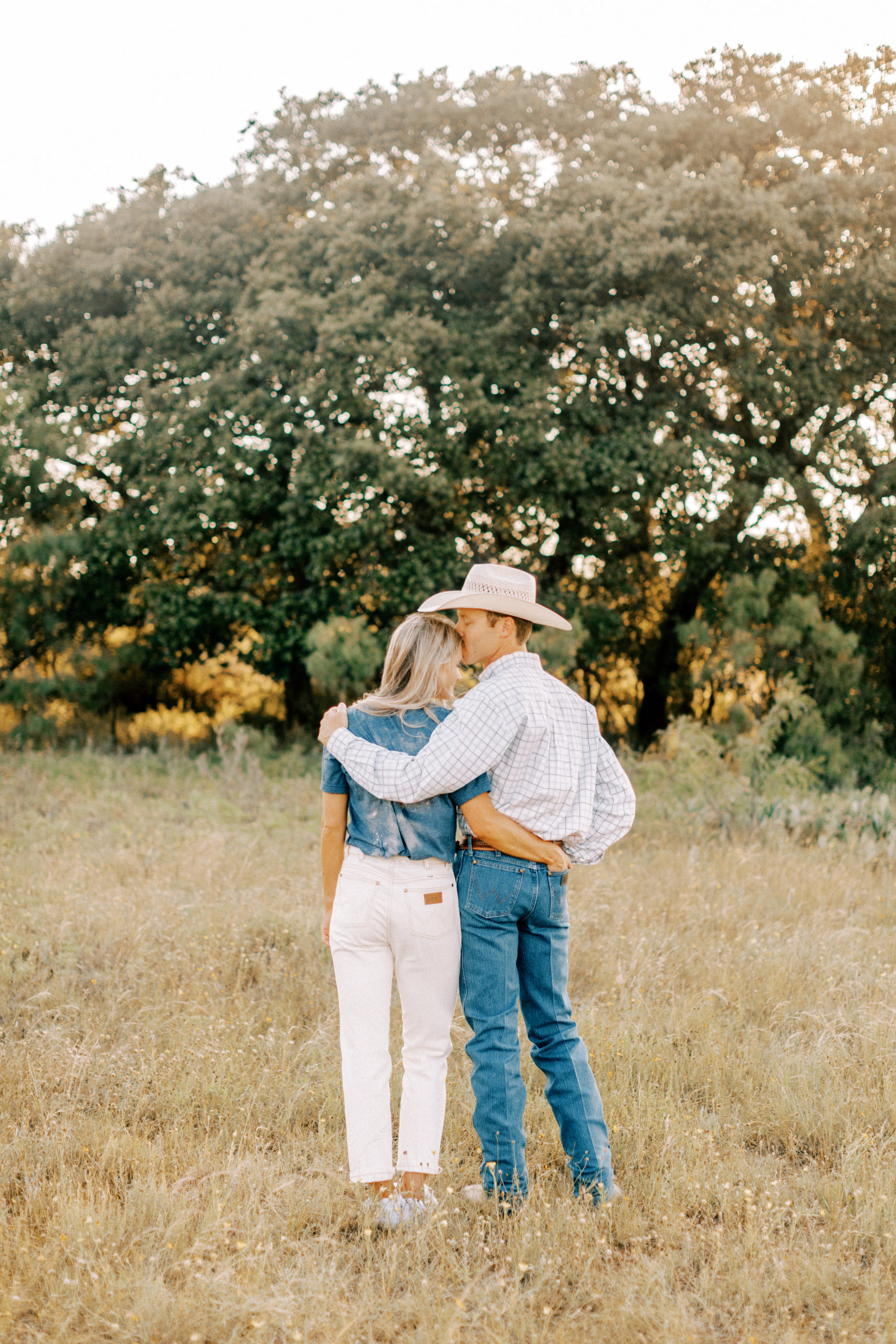 KIMBER + SAMUEL | ENGAGEMENT - westernweddingmagazine.com