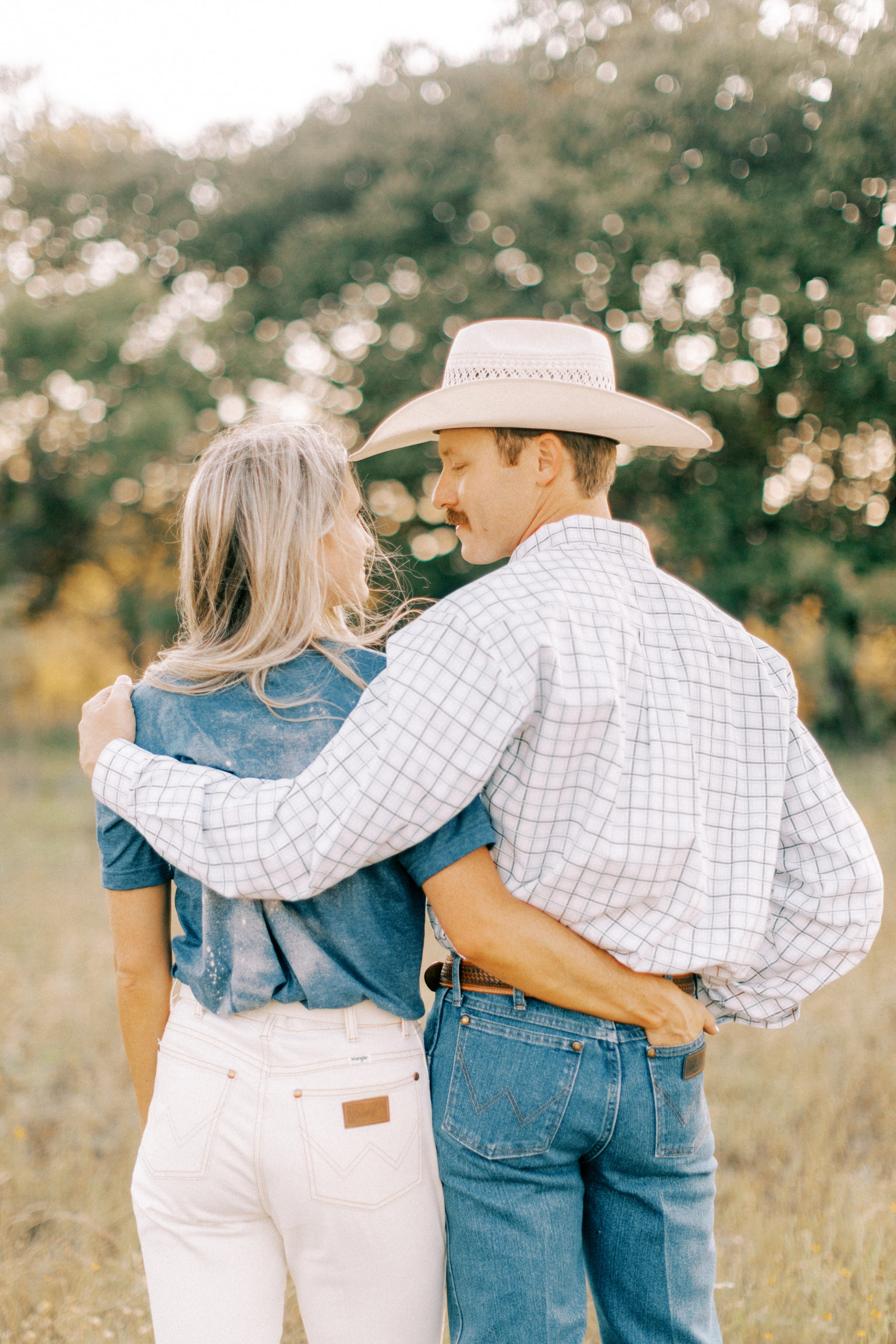 KIMBER + SAMUEL | ENGAGEMENT - westernweddingmagazine.com