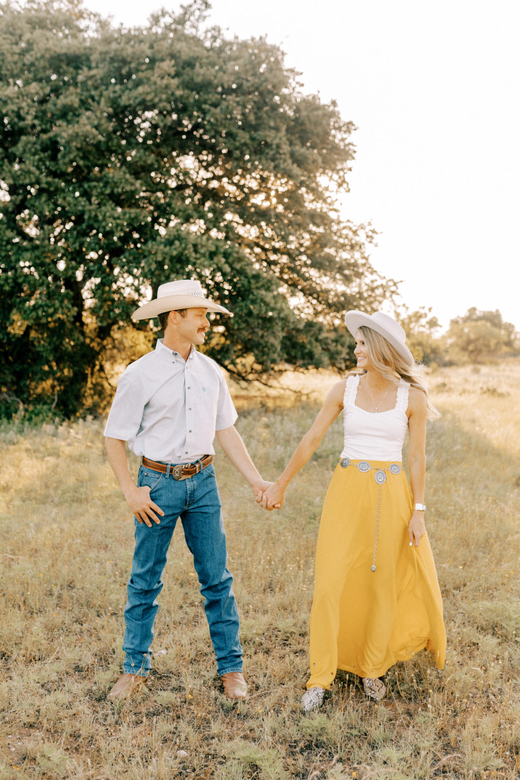 KIMBER + SAMUEL | ENGAGEMENT - westernweddingmagazine.com