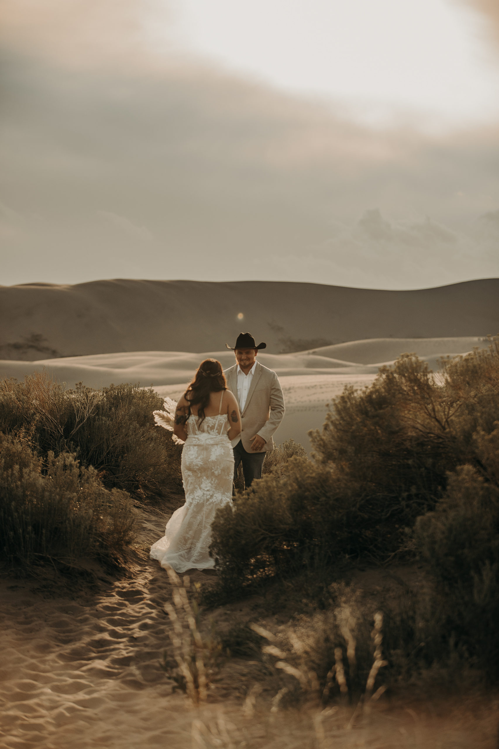 EMILY + LUKE SAND DUNE ELOPEMENT - westernweddingmagazine.com