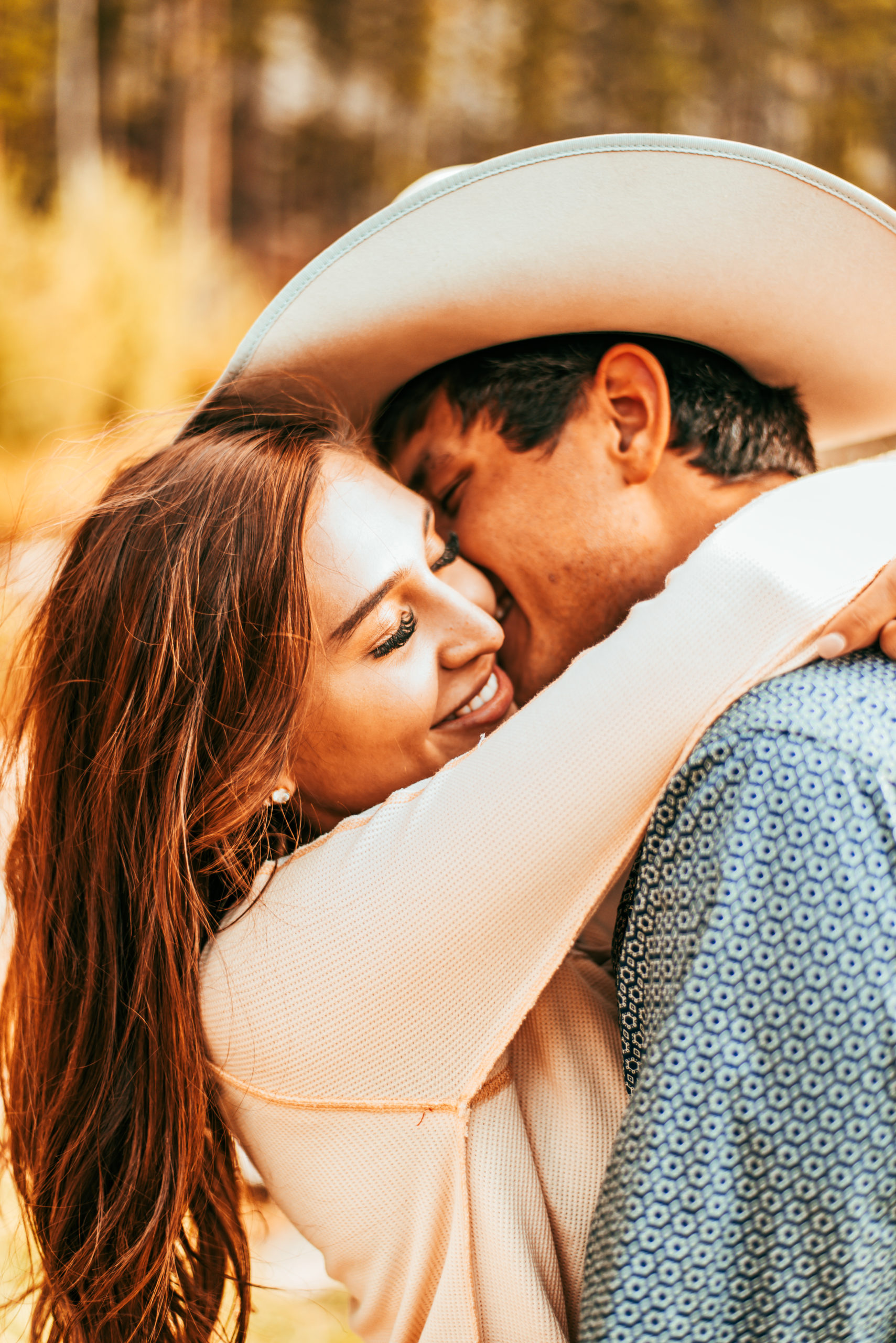 ALEX + GARRETT | ENGAGEMENT - westernweddingmagazine.com