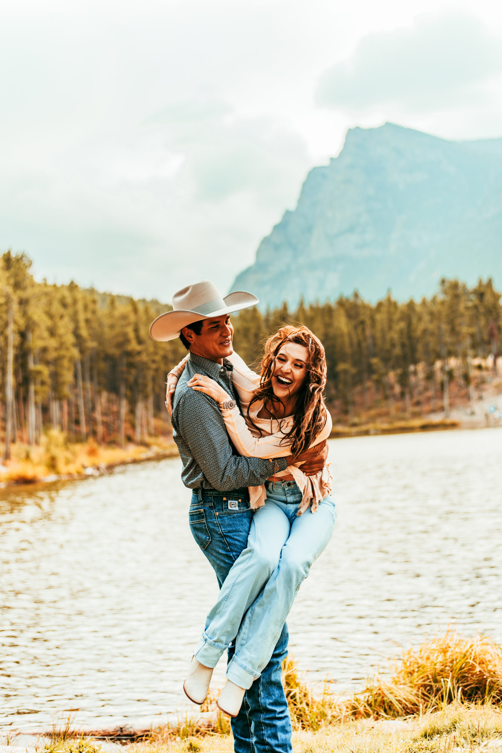 ALEX + GARRETT | ENGAGEMENT - westernweddingmagazine.com