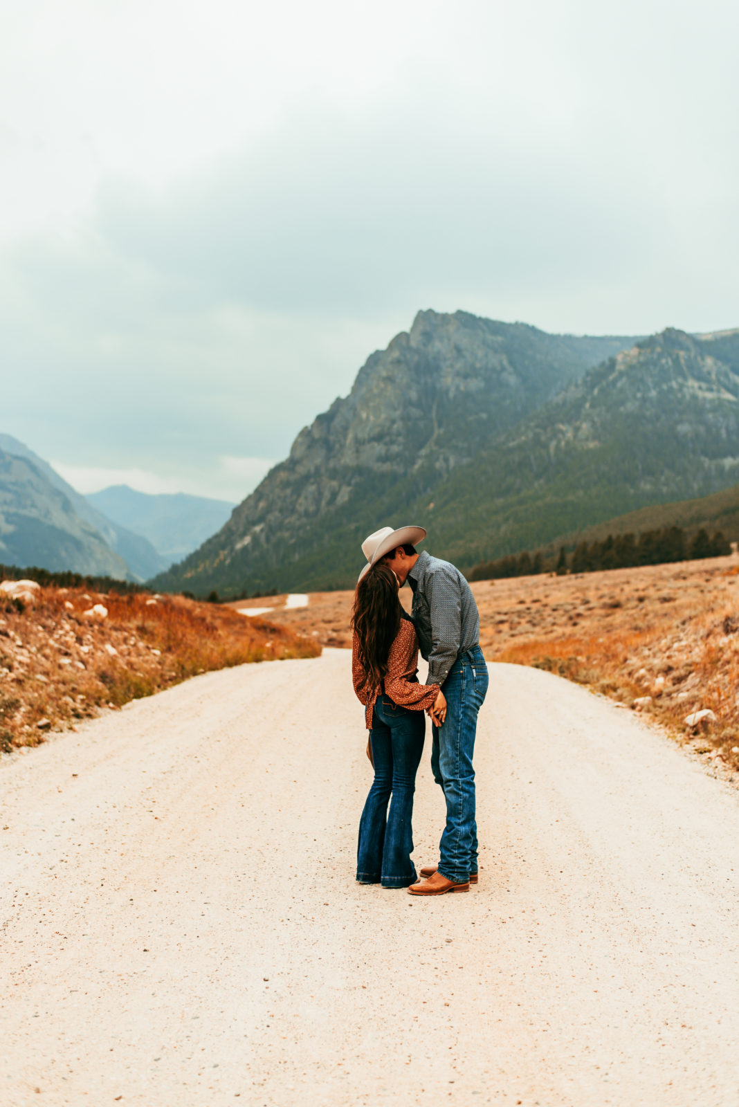 ALEX + GARRETT | ENGAGEMENT - westernweddingmagazine.com