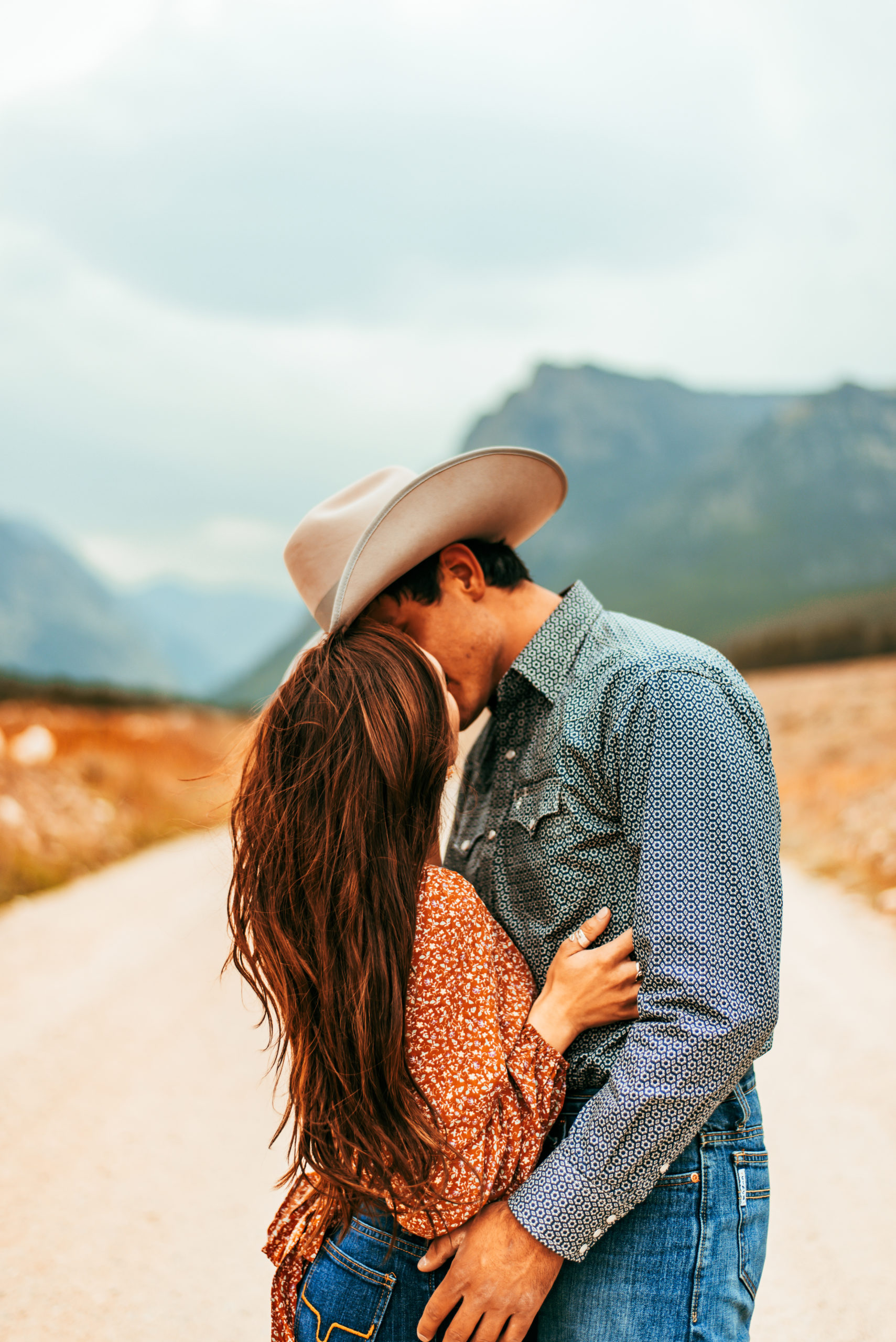 ALEX + GARRETT | ENGAGEMENT - westernweddingmagazine.com