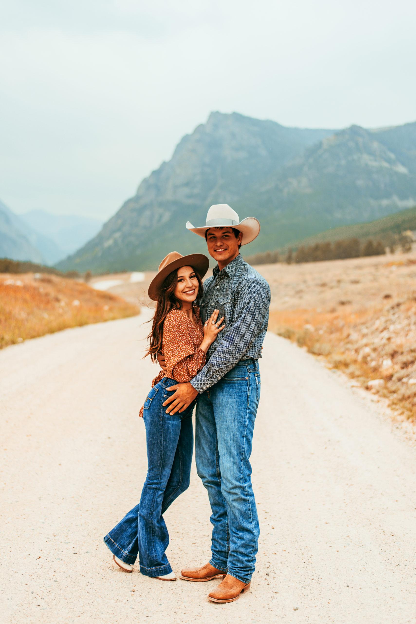 ALEX + GARRETT | ENGAGEMENT - westernweddingmagazine.com