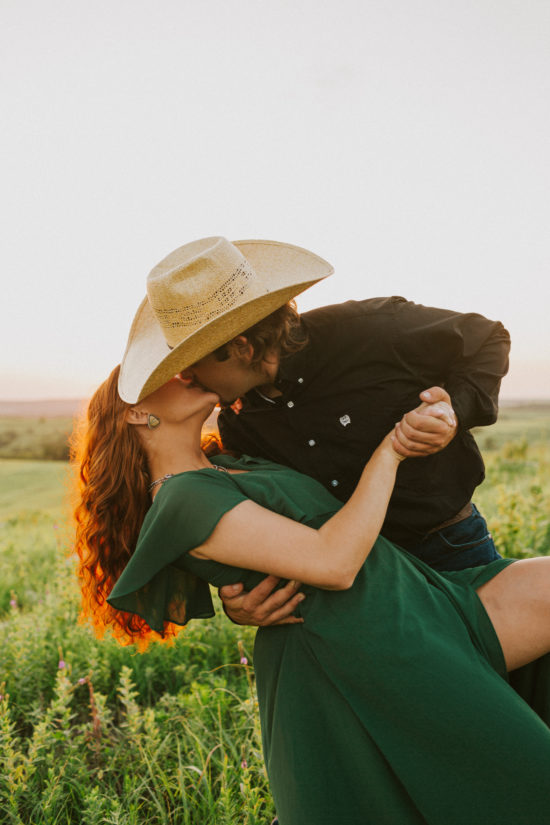 DUSTIN + COLLETE | ENGAGEMENT - westernweddingmagazine.com