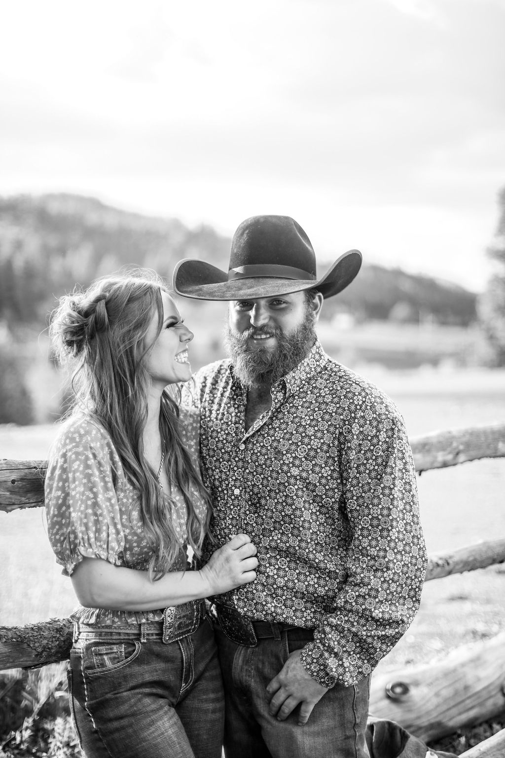 CHEYENNE + STETSON | ENGAGEMENT - westernweddingmagazine.com