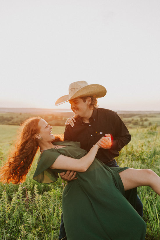 DUSTIN + COLLETE | ENGAGEMENT - westernweddingmagazine.com