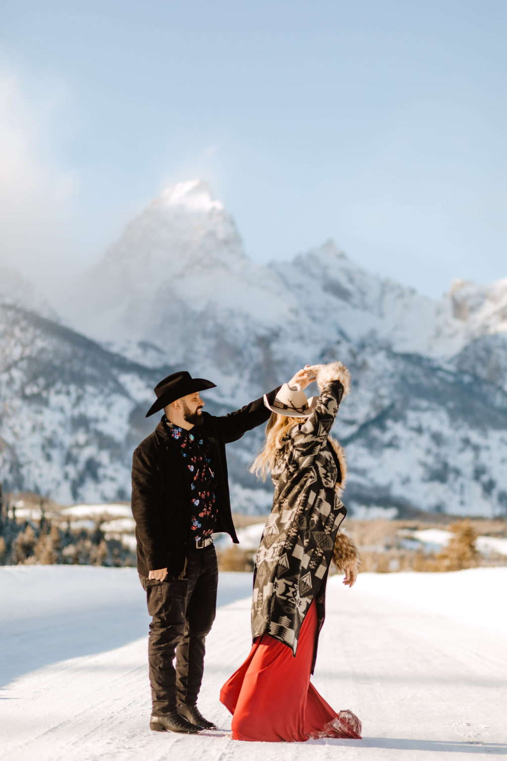 CASEY + NORMAN | ENGAGEMENT - westernweddingmagazine.com