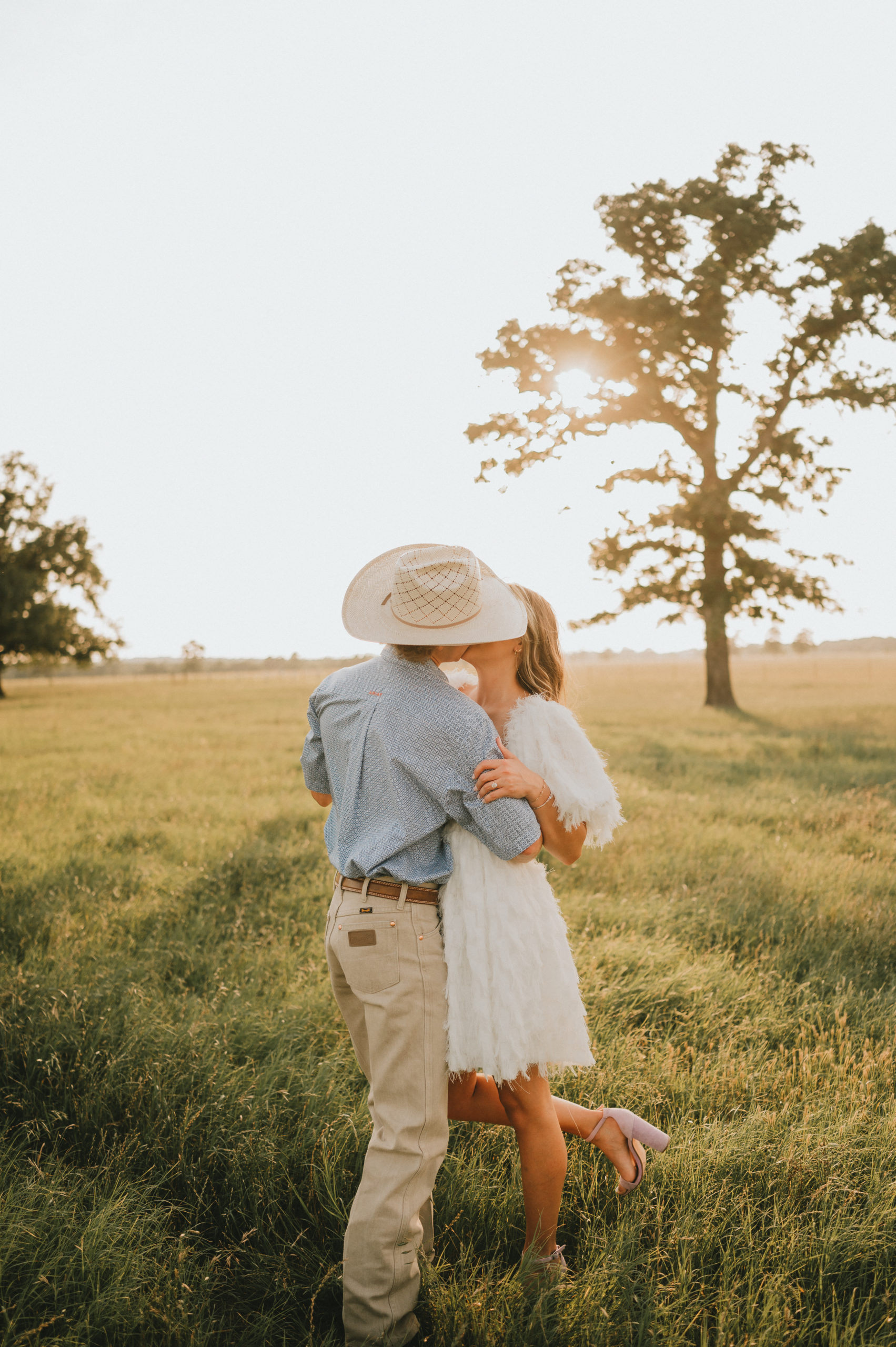RILEY + COOPER | ENGAGEMENT - westernweddingmagazine.com