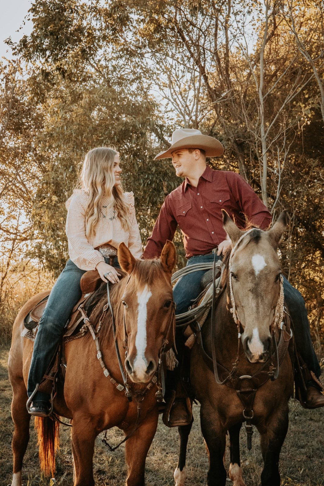 HOLLY + GARRETT | ENGAGEMENT - westernweddingmagazine.com