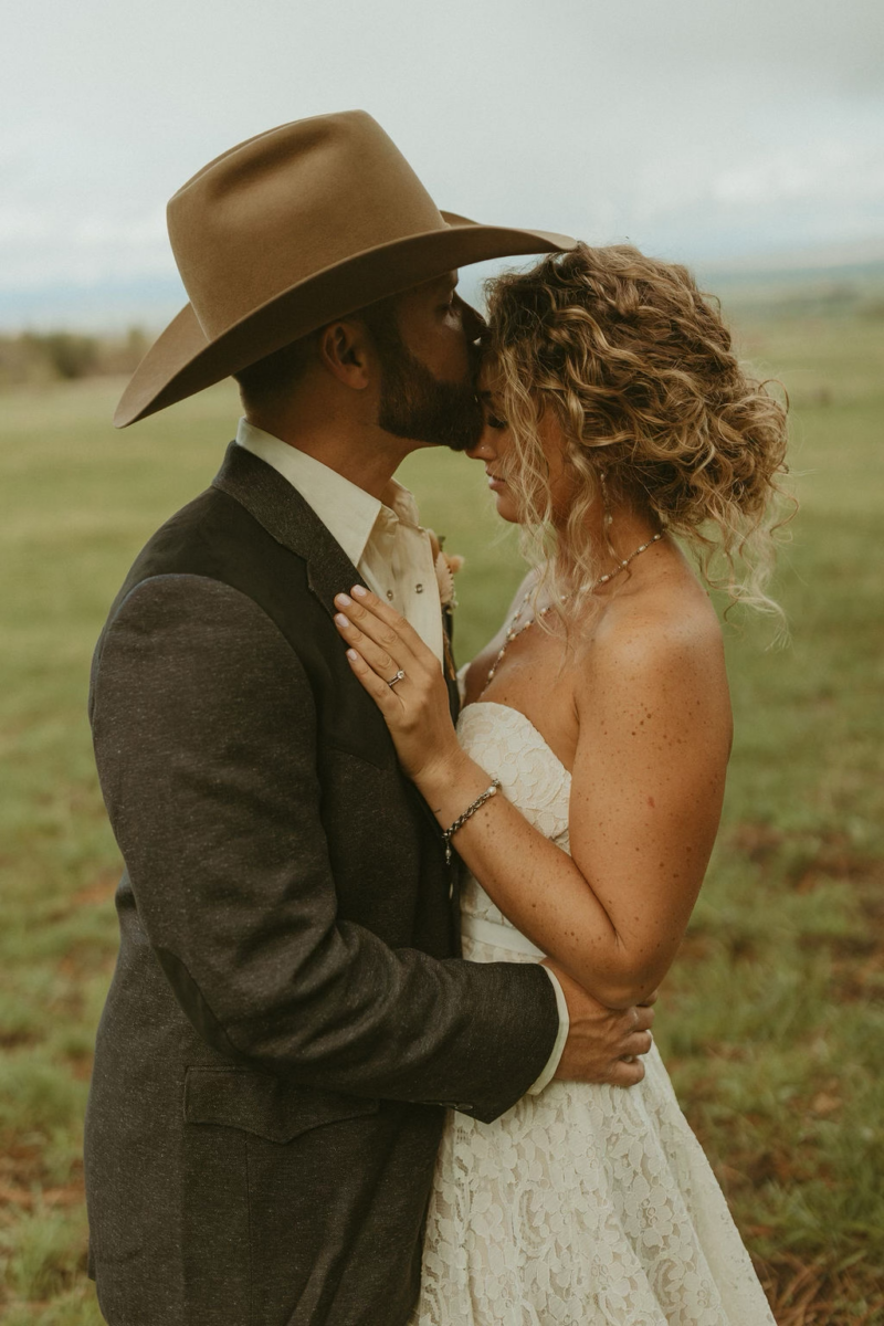 ADDIE + RAYCE | WEDDING - westernweddingmagazine.com