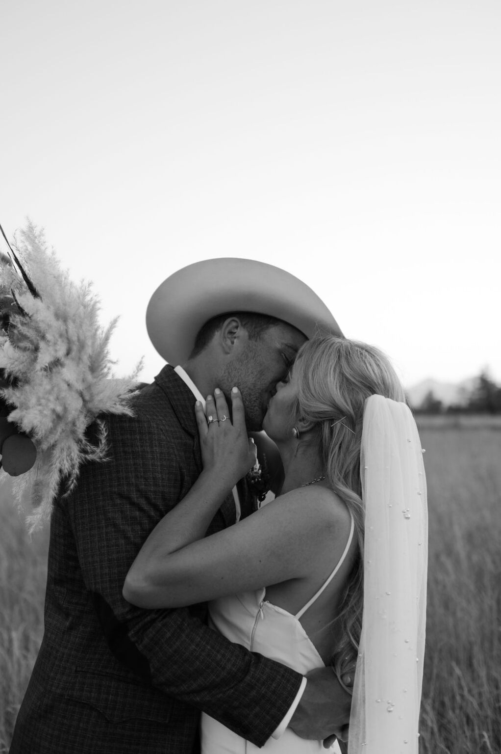MEGAN + JACK | WEDDING - westernweddingmagazine.com