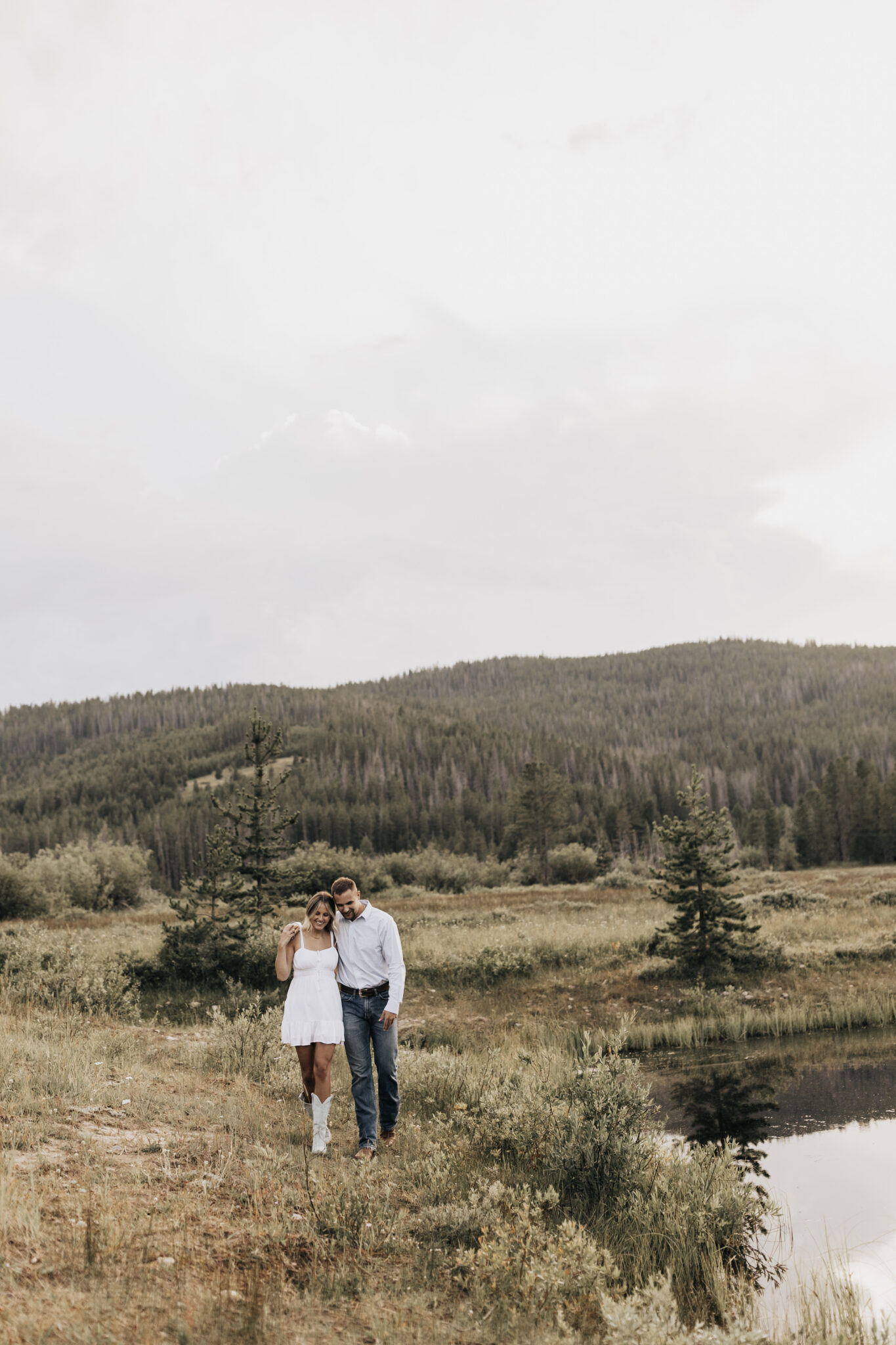 MEGAN + TANNER | ENGAGEMENT - westernweddingmagazine.com