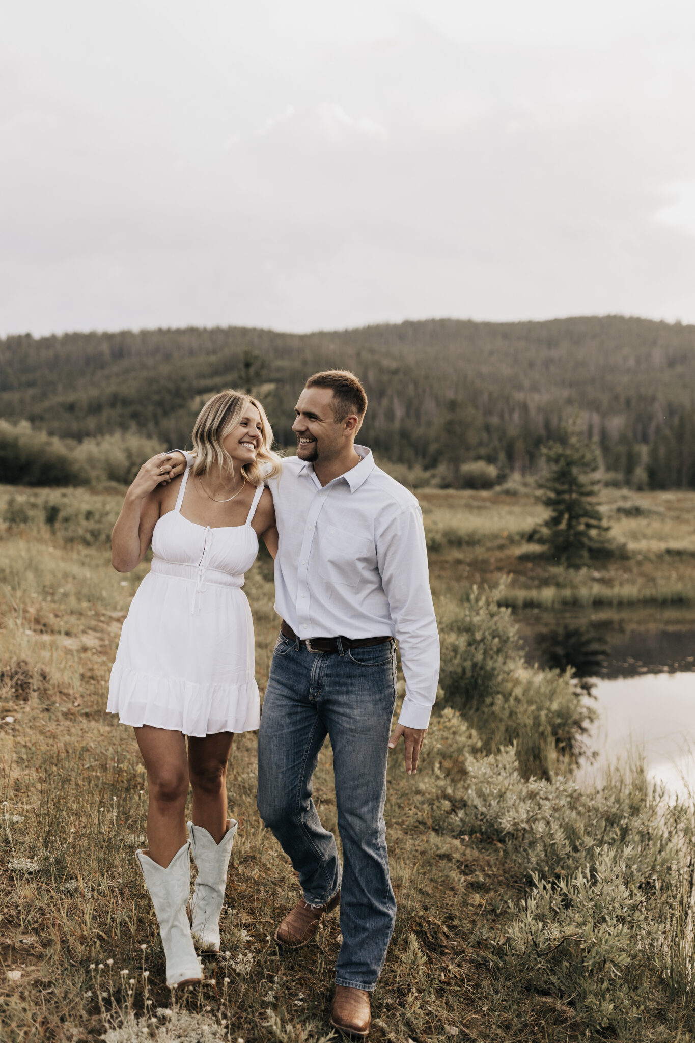 MEGAN + TANNER | ENGAGEMENT - westernweddingmagazine.com