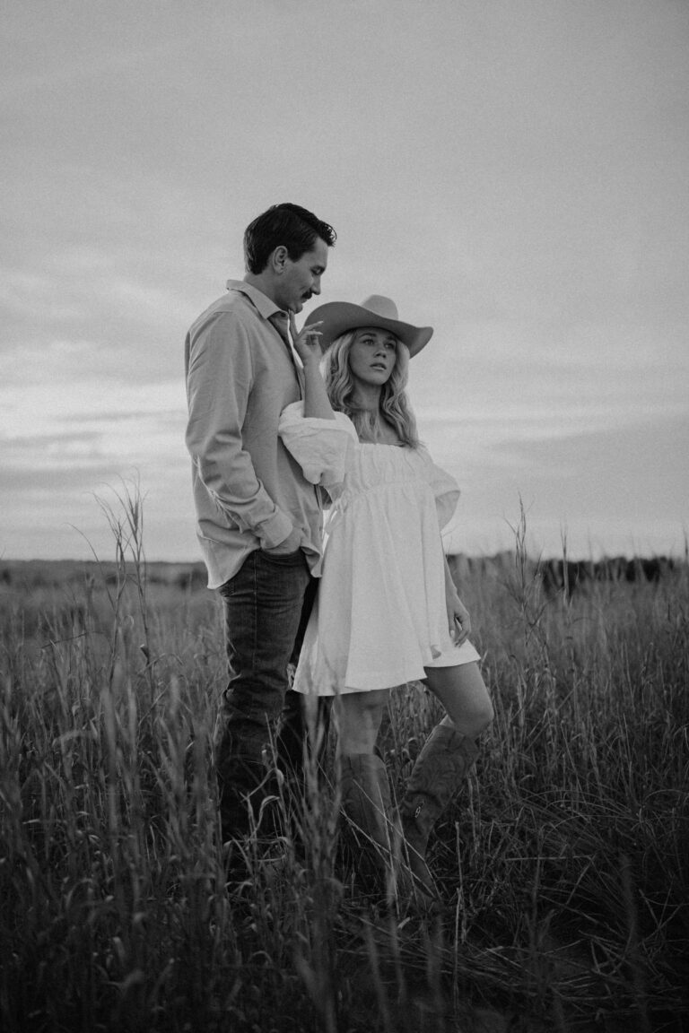 JENNIFER + CAMERON | ENGAGEMENT - westernweddingmagazine.com