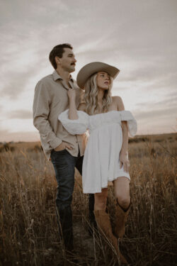 JENNIFER + CAMERON | ENGAGEMENT - westernweddingmagazine.com