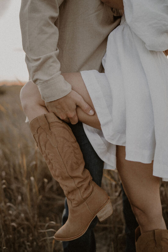 JENNIFER + CAMERON | ENGAGEMENT - westernweddingmagazine.com