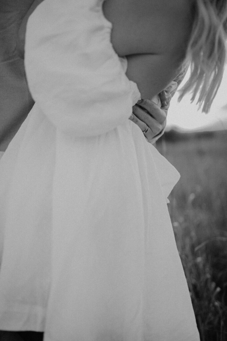 JENNIFER + CAMERON | ENGAGEMENT - westernweddingmagazine.com