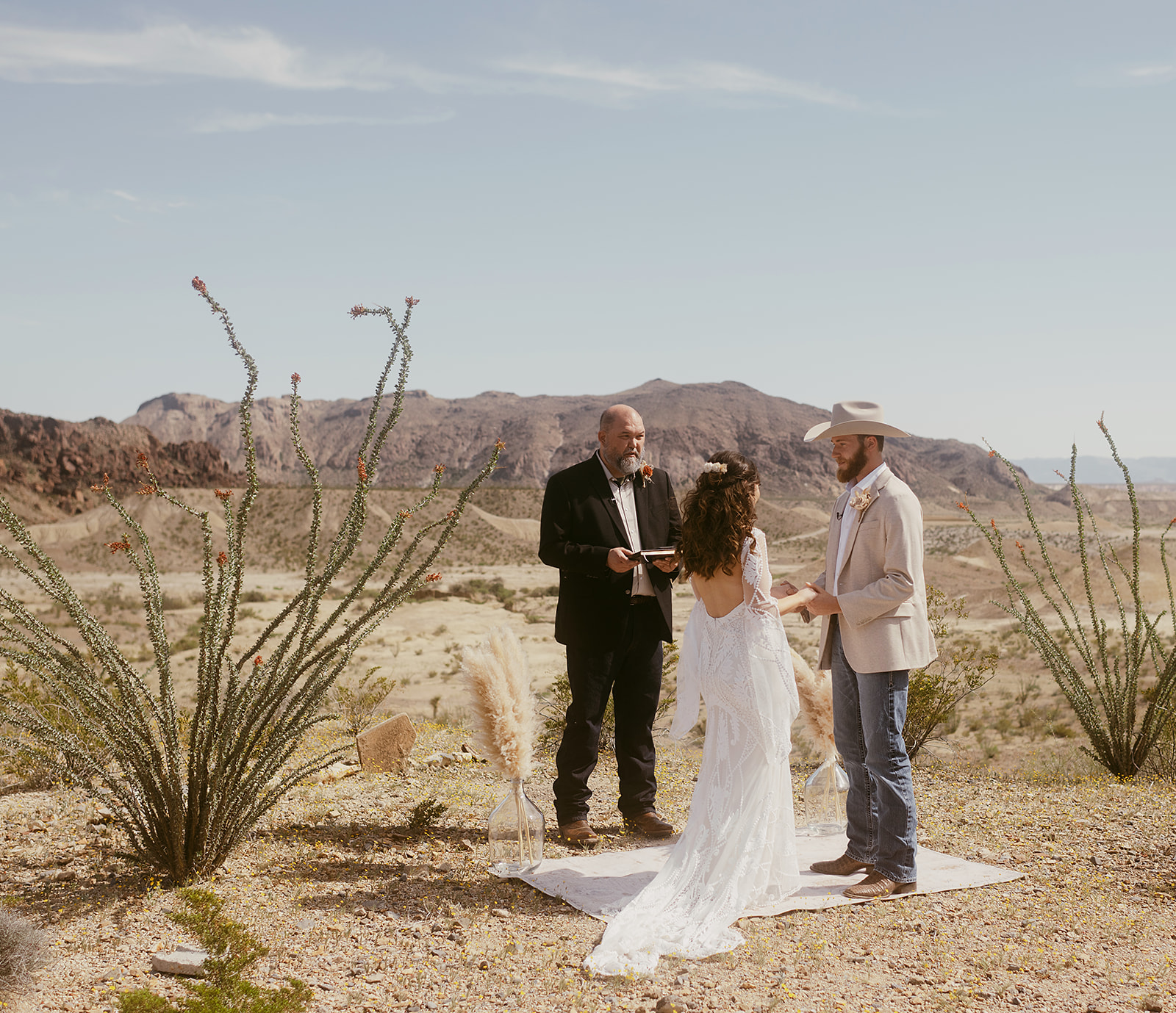 CATIE + CADE | BIG BEND ELOPEMENT - westernweddingmagazine.com