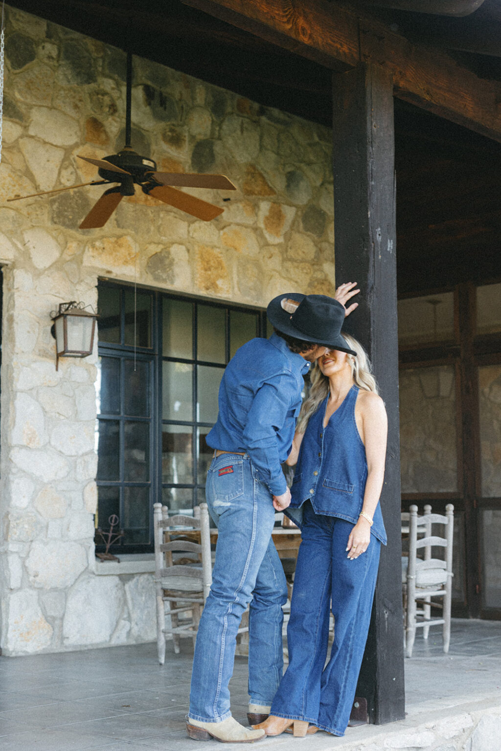 LINZEY + HUNTER | ENGAGEMENT - westernweddingmagazine.com