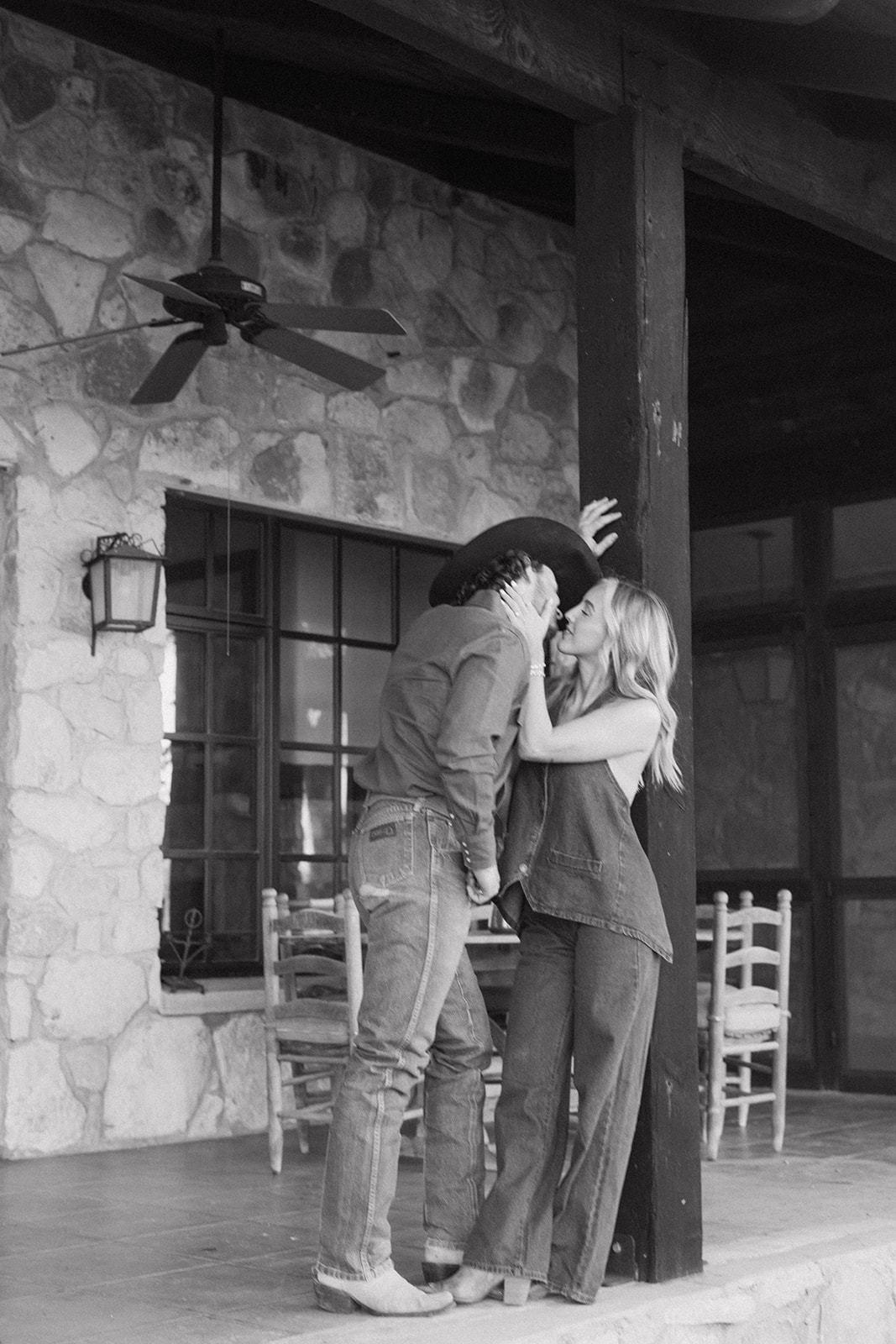 LINZEY + HUNTER | ENGAGEMENT - westernweddingmagazine.com