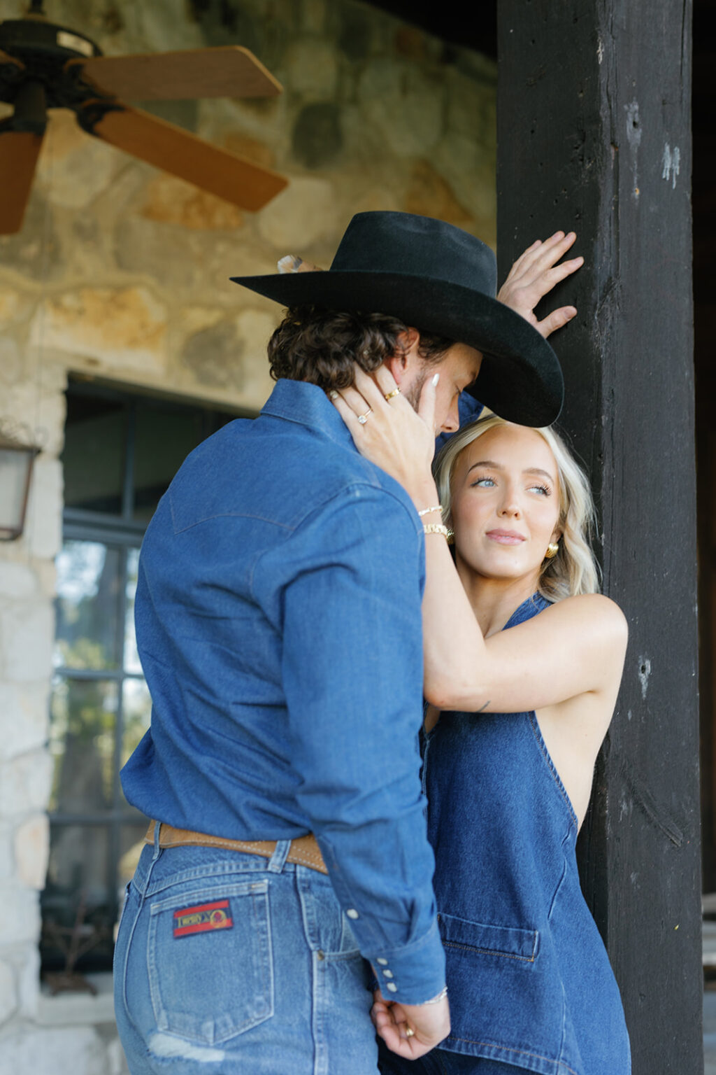 LINZEY + HUNTER | ENGAGEMENT - westernweddingmagazine.com