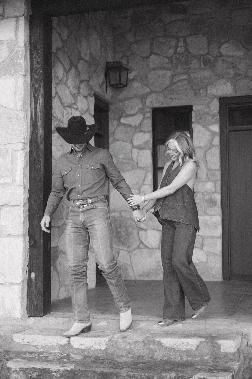 LINZEY + HUNTER | ENGAGEMENT - westernweddingmagazine.com